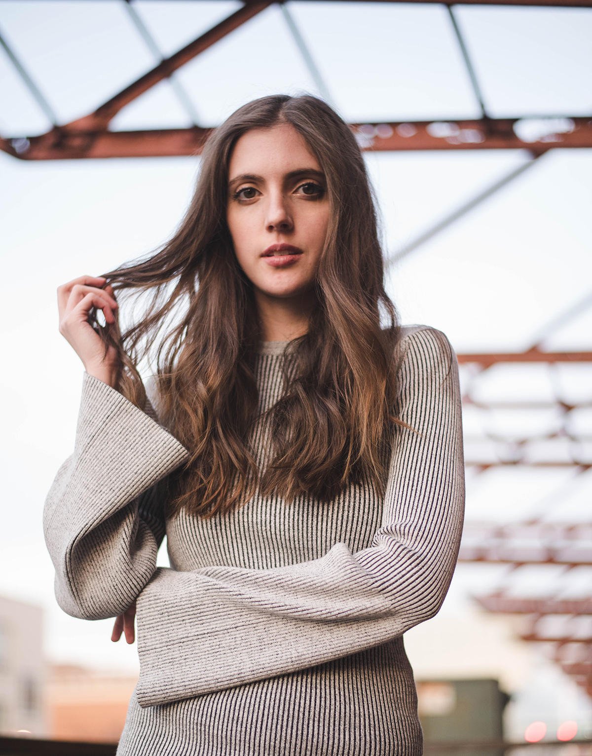 How to Pose for Pictures Like a Fashion Blogger (Tips + Tricks)